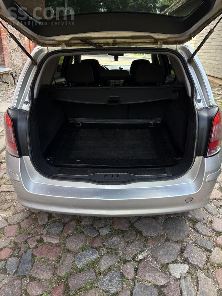 Grey Opel Astra 2007 in Saldus, with an engine capacity of 1.90 L and mileage of 258 thousand km for 2500 €, photo 10 on AUTOMOTO.COM.LV