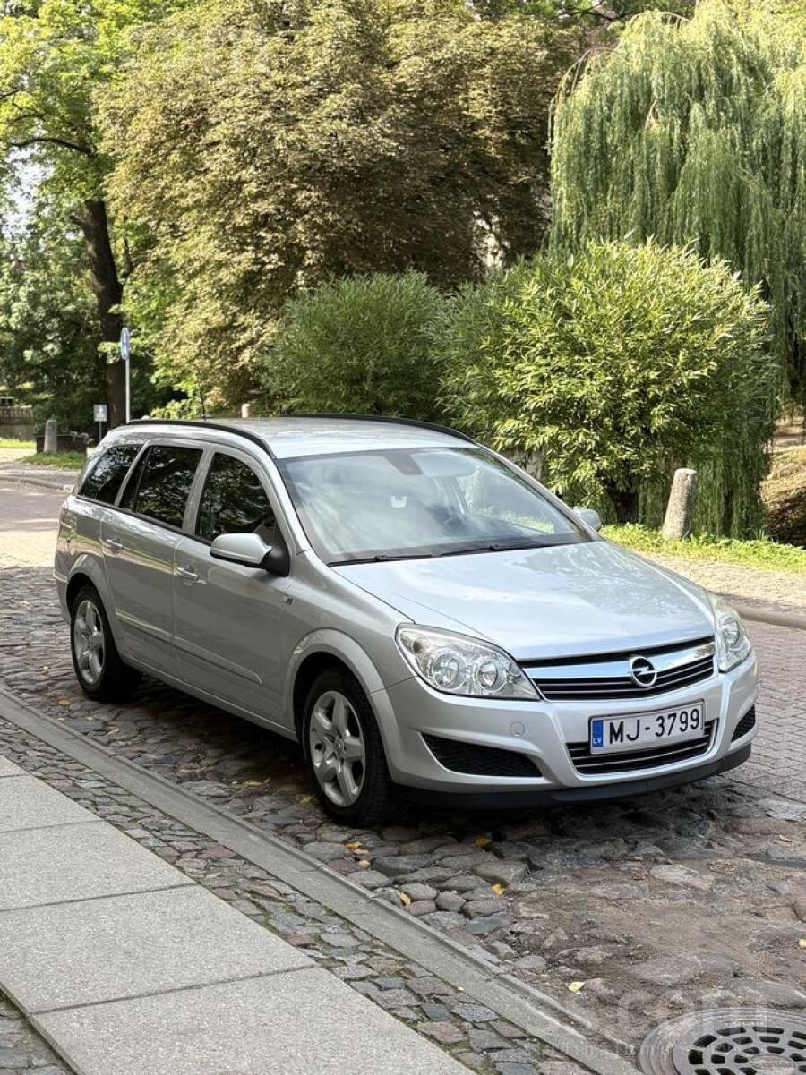Grey Opel Astra 2007 in Saldus, with an engine capacity of 1.90 L and mileage of 258 thousand km for 2500 €, photo 12 on AUTOMOTO.COM.LV