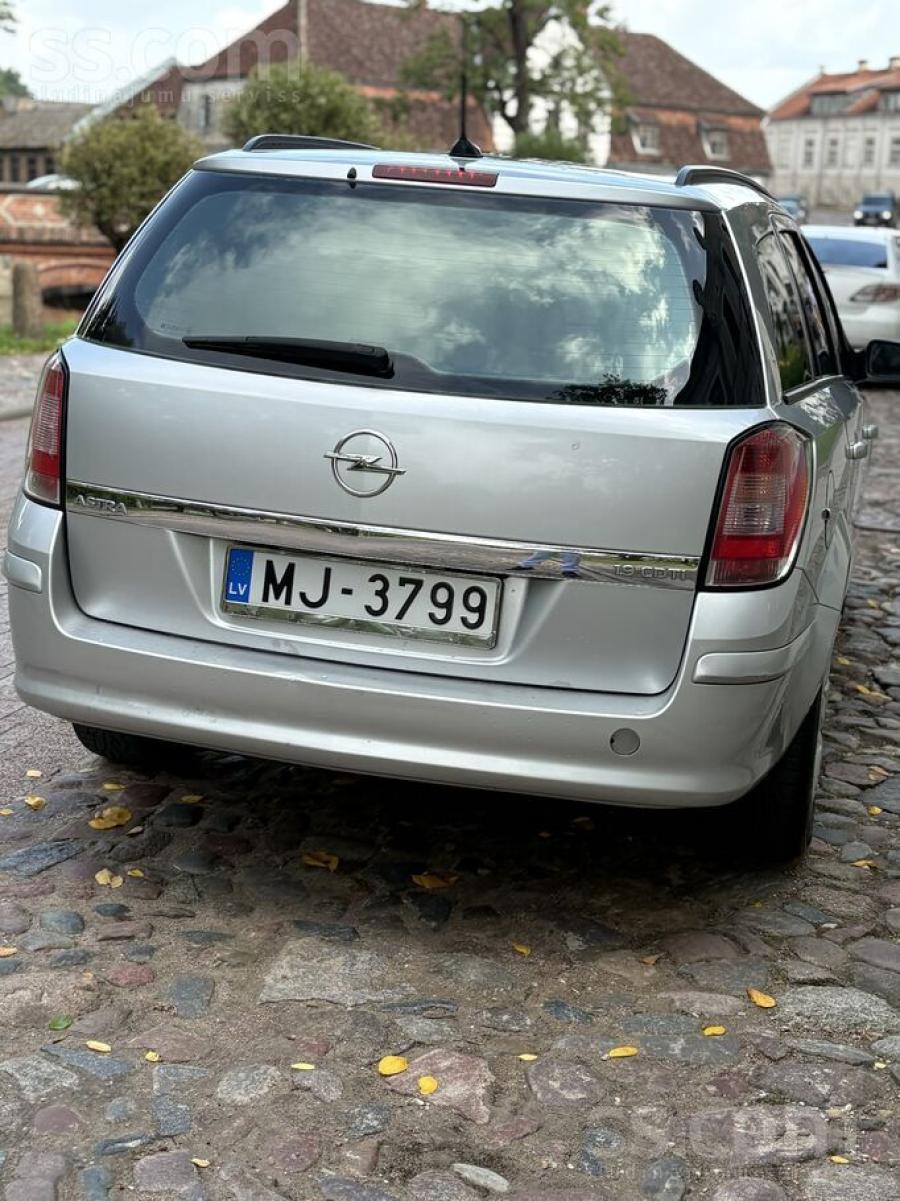 Grey Opel Astra 2007 in Saldus, with an engine capacity of 1.90 L and mileage of 258 thousand km for 2500 €, photo 13 on AUTOMOTO.COM.LV