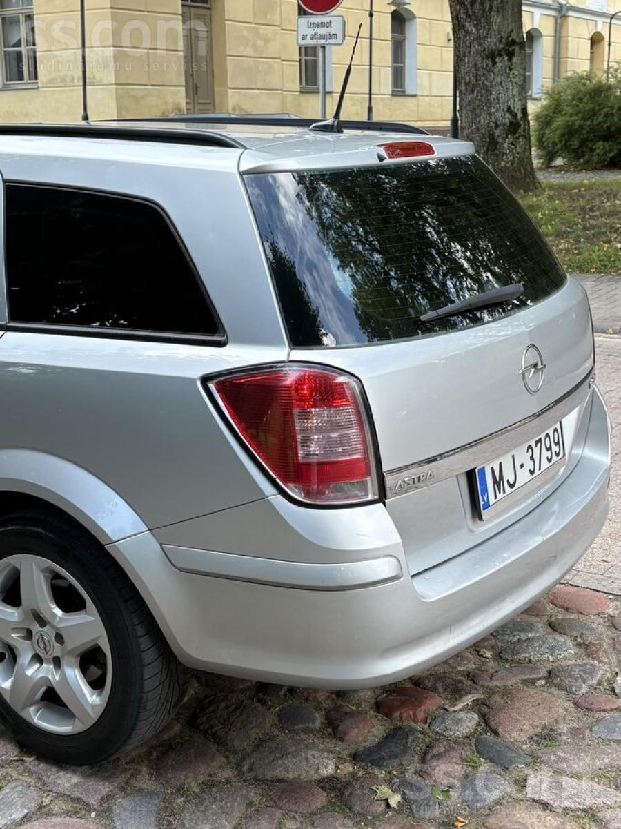 Grey Opel Astra 2007 in Saldus, with an engine capacity of 1.90 L and mileage of 258 thousand km for 2500 €, photo 15 on AUTOMOTO.COM.LV