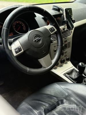Grey Opel Astra 2007 in Saldus, with an engine capacity of 1.90 L and mileage of 258 thousand km for 2500 €, photo 17 on AUTOMOTO.COM.LV