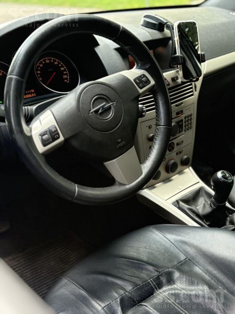Grey Opel Astra 2007 in Saldus, with an engine capacity of 1.90 L and mileage of 258 thousand km for 2500 €, photo 17 on AUTOMOTO.COM.LV