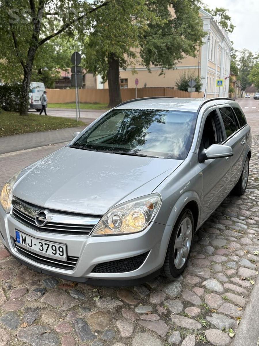 Grey Opel Astra 2007 in Kuldiga, with an engine capacity of 1.90 L and mileage of 318 thousand km for 2600 €, photo 5 on AUTOMOTO.COM.LV