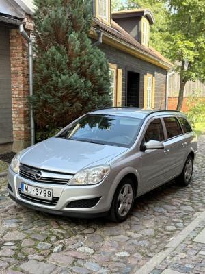 Grey Opel Astra 2007 in Kuldiga, with an engine capacity of 1.90 L and mileage of 318 thousand km for 2600 €, photo 11 on AUTOMOTO.COM.LV