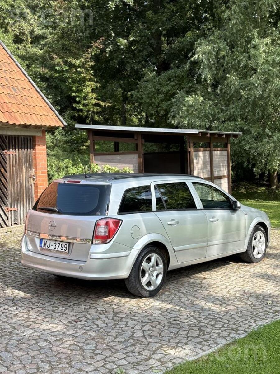 Grey Opel Astra 2007 in Kuldiga, with an engine capacity of 1.90 L and mileage of 318 thousand km for 2600 €, photo 12 on AUTOMOTO.COM.LV