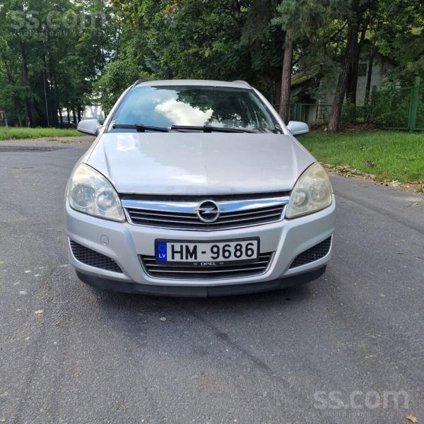 Grey Opel Astra 2007 in Riga, with an engine capacity of 1.90 L and mileage of 208 thousand km for 1100 €, photo 1 on AUTOMOTO.COM.LV