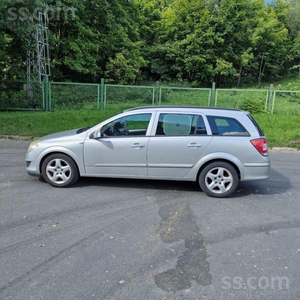 Grey Opel Astra 2007 in Riga, with an engine capacity of 1.90 L and mileage of 208 thousand km for 1100 €, photo 3 on AUTOMOTO.COM.LV