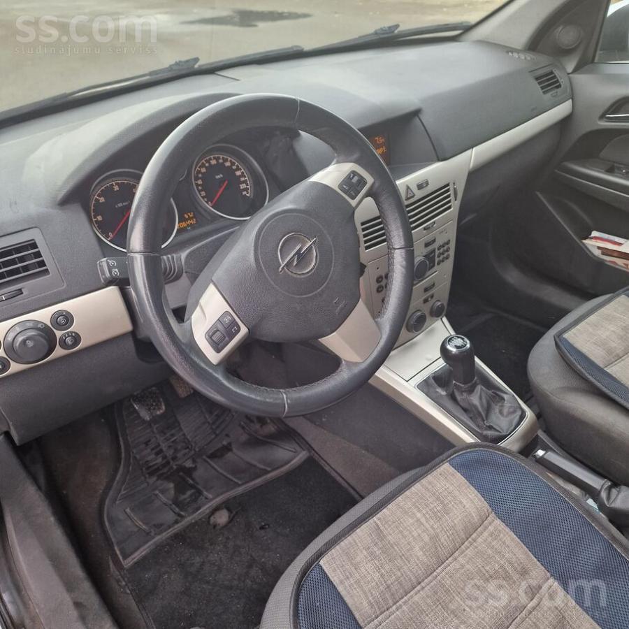 Grey Opel Astra 2007 in Riga, with an engine capacity of 1.90 L and mileage of 208 thousand km for 1100 €, photo 6 on AUTOMOTO.COM.LV