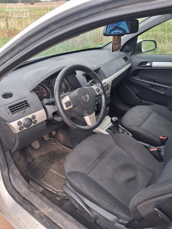 Grey Opel Astra 2007 in Vilnius, with an engine capacity of 1.90 L and mileage of 392 thousand km for 800 €, photo 6 on AUTOMOTO.COM.LV