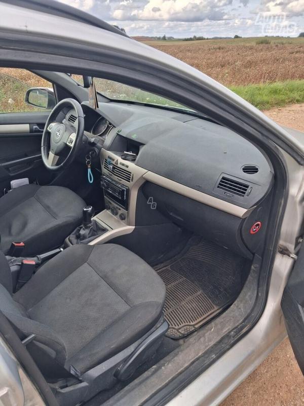 Grey Opel Astra 2007 in Vilnius, with an engine capacity of 1.90 L and mileage of 392 thousand km for 800 €, photo 7 on AUTOMOTO.COM.LV
