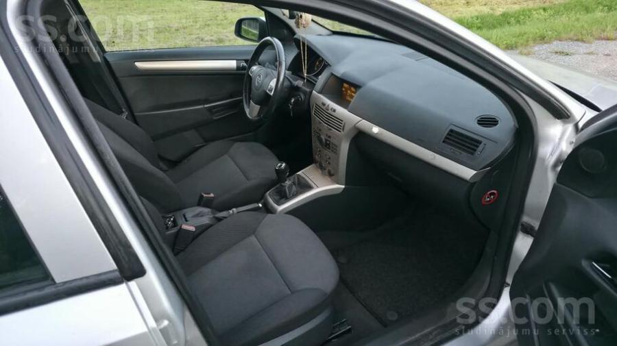 Grey Opel Astra 2007 in Riga, with an engine capacity of 1.90 L and mileage of 360 thousand km for 1650 €, photo 6 on AUTOMOTO.COM.LV
