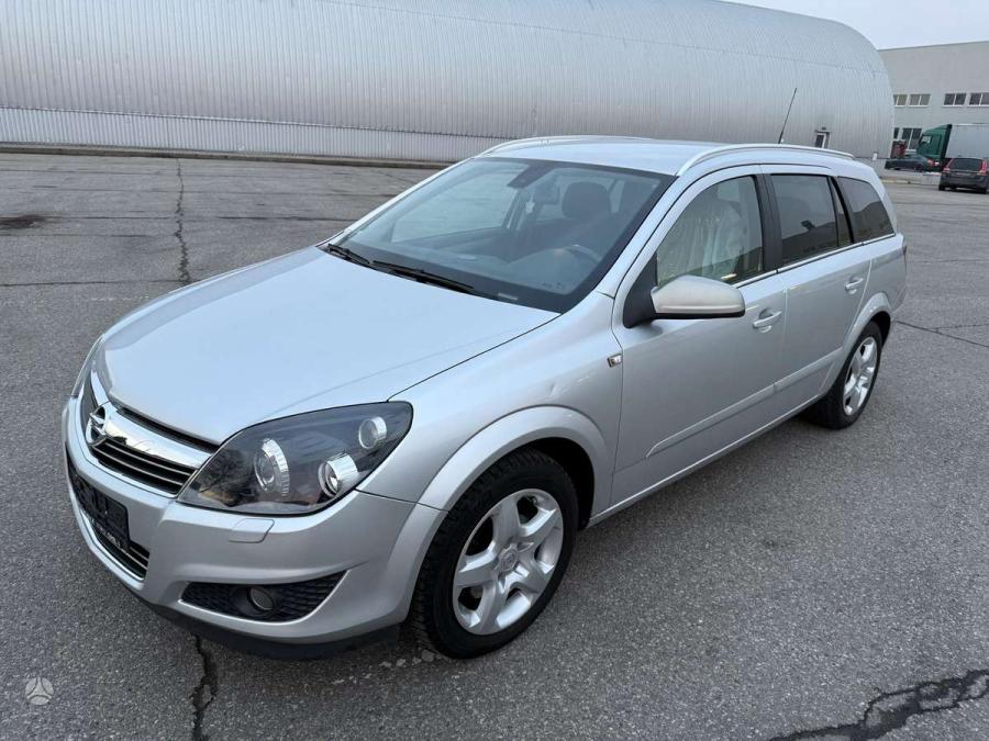Pelēks Opel Astra 2008 Marijampole, ar dzinēja tilpumu 1.91 L un nobraukumu 215 tūkst. km par 1999 €, foto 1 vietnē AUTOMOTO.COM.LV