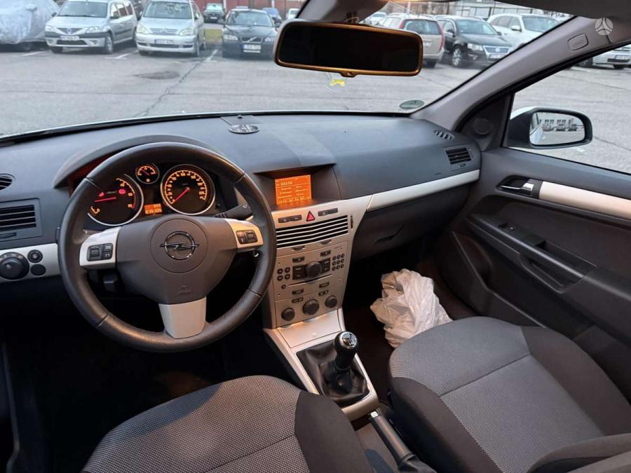 Pelēks Opel Astra 2008 Marijampole, ar dzinēja tilpumu 1.91 L un nobraukumu 215 tūkst. km par 1999 €, foto 9 vietnē AUTOMOTO.COM.LV