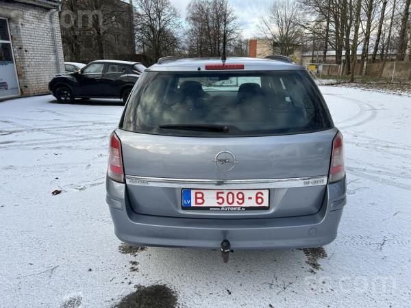 Grey Opel Astra 2008 in Limbazi, with an engine capacity of 1.90 L and mileage of 254 thousand km for 3150 €, photo 5 on AUTOMOTO.COM.LV