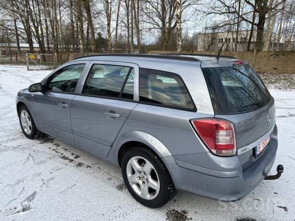 Grey Opel Astra 2008 in Limbazi, with an engine capacity of 1.90 L and mileage of 254 thousand km for 3150 €, photo 6 on AUTOMOTO.COM.LV