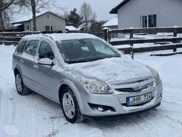 Grey Opel Astra 2008 in Vilnius, with an engine capacity of 1.70 L and mileage of 330 thousand km for 1650 €, photo 2 on AUTOMOTO.COM.LV