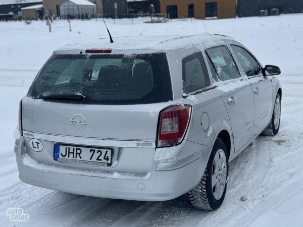 Grey Opel Astra 2008 in Vilnius, with an engine capacity of 1.70 L and mileage of 330 thousand km for 1650 €, photo 3 on AUTOMOTO.COM.LV