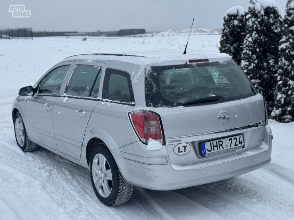 Grey Opel Astra 2008 in Vilnius, with an engine capacity of 1.70 L and mileage of 330 thousand km for 1650 €, photo 4 on AUTOMOTO.COM.LV