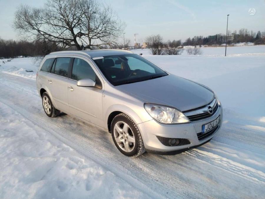 Pelēks Opel Astra 2008 Panevēža, ar dzinēja tilpumu 1.91 L un nobraukumu 261 tūkst. km par 1450 €, foto 1 vietnē AUTOMOTO.COM.LV
