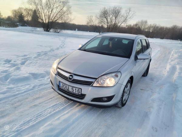 Grey Opel Astra 2008 in Panevezys, with an engine capacity of 1.91 L and mileage of 261 thousand km for 1450 €, photo 4 on AUTOMOTO.COM.LV