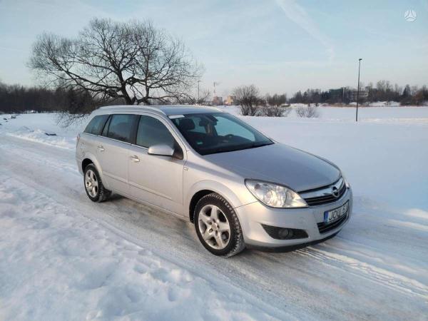 Grey Opel Astra 2008 in Panevezys, with an engine capacity of 1.91 L and mileage of 261 thousand km for 1450 €, photo 5 on AUTOMOTO.COM.LV
