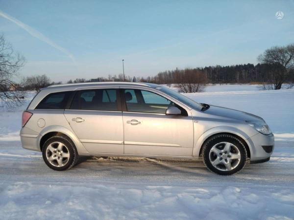 Grey Opel Astra 2008 in Panevezys, with an engine capacity of 1.91 L and mileage of 261 thousand km for 1450 €, photo 7 on AUTOMOTO.COM.LV