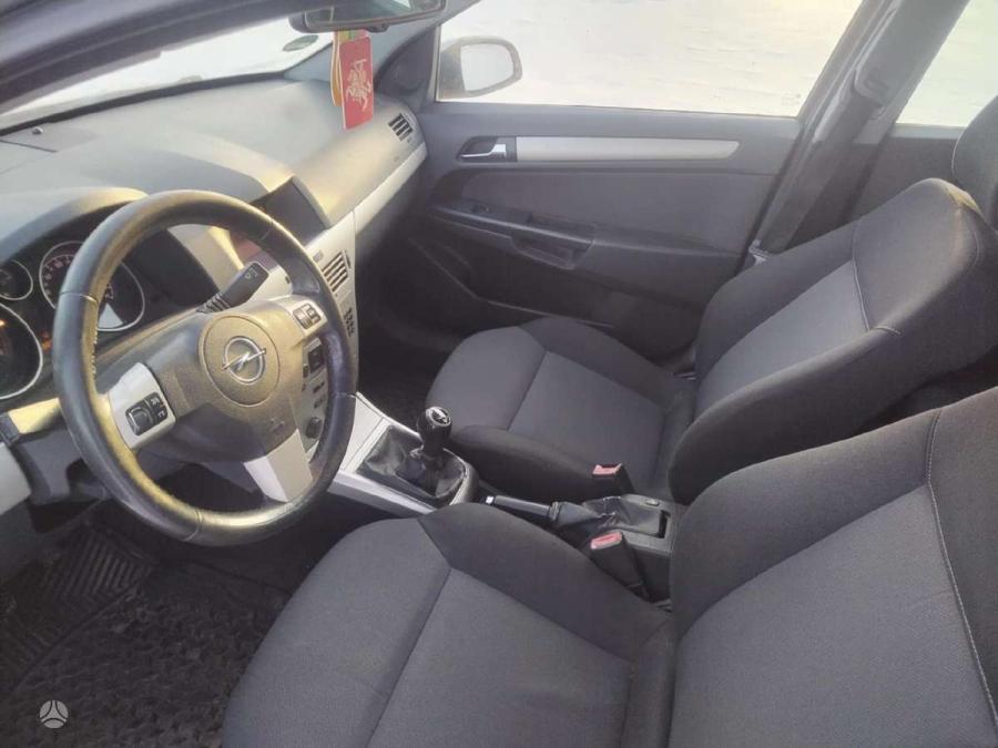 Pelēks Opel Astra 2008 Panevēža, ar dzinēja tilpumu 1.91 L un nobraukumu 261 tūkst. km par 1450 €, foto 11 vietnē AUTOMOTO.COM.LV