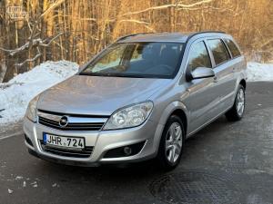 Grey Opel Astra 2008 in Vilnius, with an engine capacity of 1.70 L and mileage of 335 thousand km for 1500 €, photo  on AUTOMOTO.COM.LV