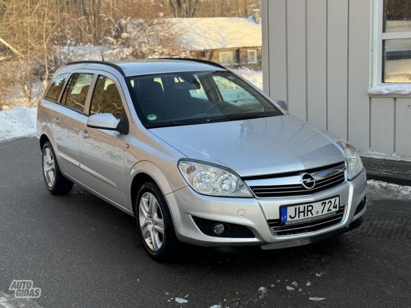 Pelēks Opel Astra 2008 Viļņa, ar dzinēja tilpumu 1.70 L un nobraukumu 335 tūkst. km par 1500 €, foto 2 vietnē AUTOMOTO.COM.LV