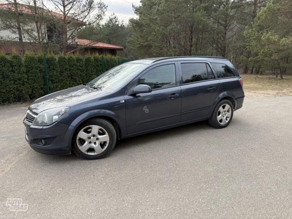 Pelēks Opel Astra 2008 Viļņa, ar dzinēja tilpumu 1.70 L un nobraukumu 355 tūkst. km par 1250 €, foto 1 vietnē AUTOMOTO.COM.LV