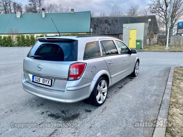 Pelēks Opel Astra 2008 Hāpsalu, ar dzinēja tilpumu 1.70 L un nobraukumu 365 tūkst. km par 2350 €, foto 3 vietnē AUTOMOTO.COM.LV