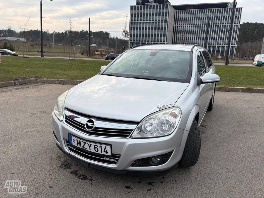 Grey Opel Astra 2008 in Vilnius, with an engine capacity of 1.90 L and mileage of 272 thousand km for 2300 €, photo 1 on AUTOMOTO.COM.LV