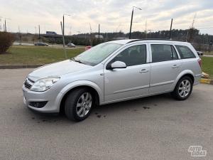 Grey Opel Astra 2008 in Vilnius, with an engine capacity of 1.90 L and mileage of 272 thousand km for 2300 €, photo 4 on AUTOMOTO.COM.LV