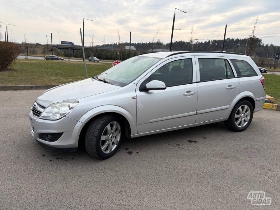 Grey Opel Astra 2008 in Vilnius, with an engine capacity of 1.90 L and mileage of 272 thousand km for 2300 €, photo 4 on AUTOMOTO.COM.LV