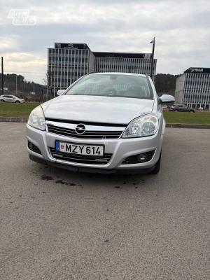 Grey Opel Astra 2008 in Vilnius, with an engine capacity of 1.90 L and mileage of 272 thousand km for 2300 €, photo 5 on AUTOMOTO.COM.LV