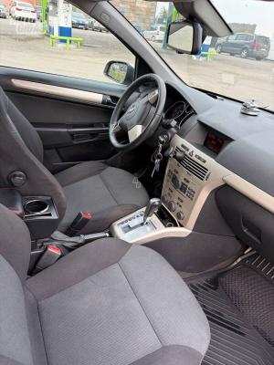 Grey Opel Astra 2008 in Vilnius, with an engine capacity of 1.90 L and mileage of 272 thousand km for 2300 €, photo 6 on AUTOMOTO.COM.LV