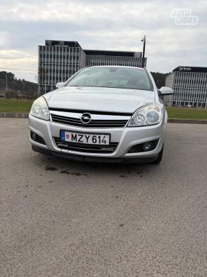 Grey Opel Astra 2008 in Vilnius, with an engine capacity of 1.90 L and mileage of 272 thousand km for 2300 €, photo 8 on AUTOMOTO.COM.LV