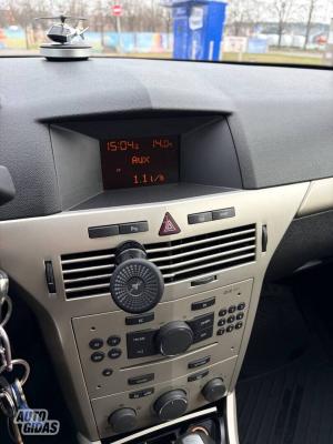 Grey Opel Astra 2008 in Vilnius, with an engine capacity of 1.90 L and mileage of 272 thousand km for 2300 €, photo 11 on AUTOMOTO.COM.LV