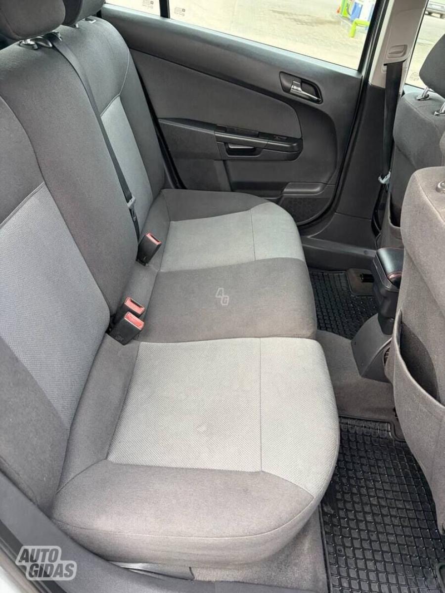 Grey Opel Astra 2008 in Vilnius, with an engine capacity of 1.90 L and mileage of 272 thousand km for 2300 €, photo 14 on AUTOMOTO.COM.LV