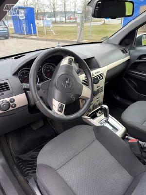 Grey Opel Astra 2008 in Vilnius, with an engine capacity of 1.90 L and mileage of 272 thousand km for 2300 €, photo 15 on AUTOMOTO.COM.LV