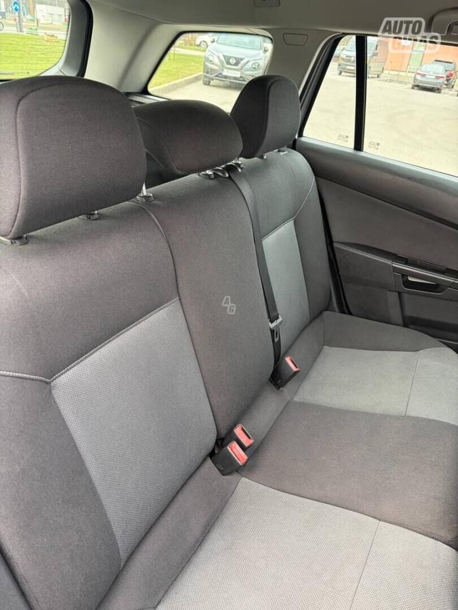 Grey Opel Astra 2008 in Vilnius, with an engine capacity of 1.90 L and mileage of 272 thousand km for 2300 €, photo 19 on AUTOMOTO.COM.LV