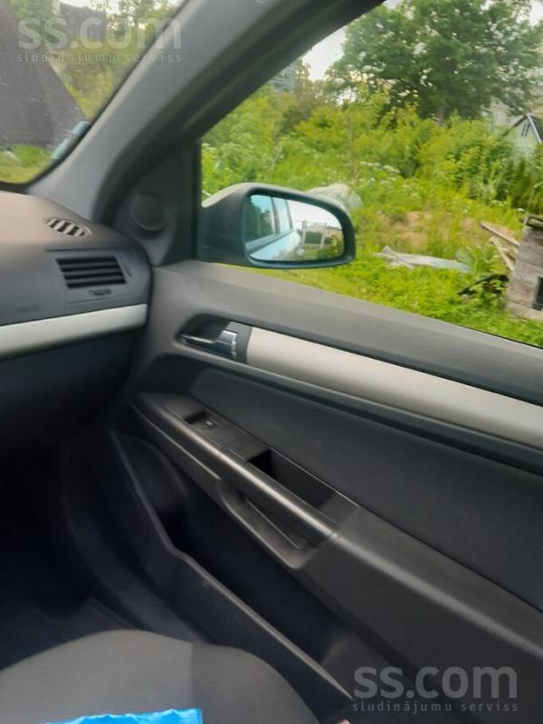Pelēks Opel Astra 2008 Rīga, ar dzinēja tilpumu 1.60 L un nobraukumu 246 tūkst. km par 2155 €, foto 5 vietnē AUTOMOTO.COM.LV