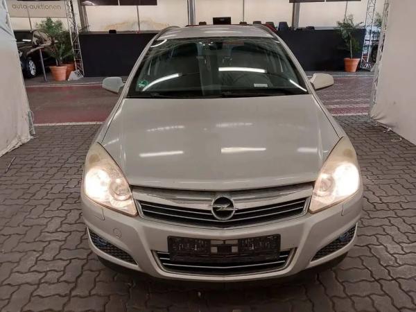 Grey Opel Astra 2008 in Limbazi, with an engine capacity of 1.80 L and mileage of 217 thousand km for 3150 €, photo 2 on AUTOMOTO.COM.LV