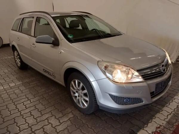 Grey Opel Astra 2008 in Limbazi, with an engine capacity of 1.80 L and mileage of 217 thousand km for 3150 €, photo 3 on AUTOMOTO.COM.LV