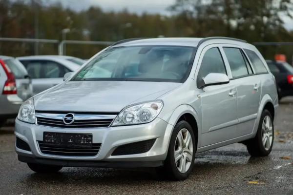 Pelēks Opel Astra 2008 Liepāja, ar dzinēja tilpumu 1.90 L un nobraukumu 215 tūkst. km par 3200 €, foto 1 vietnē AUTOMOTO.COM.LV