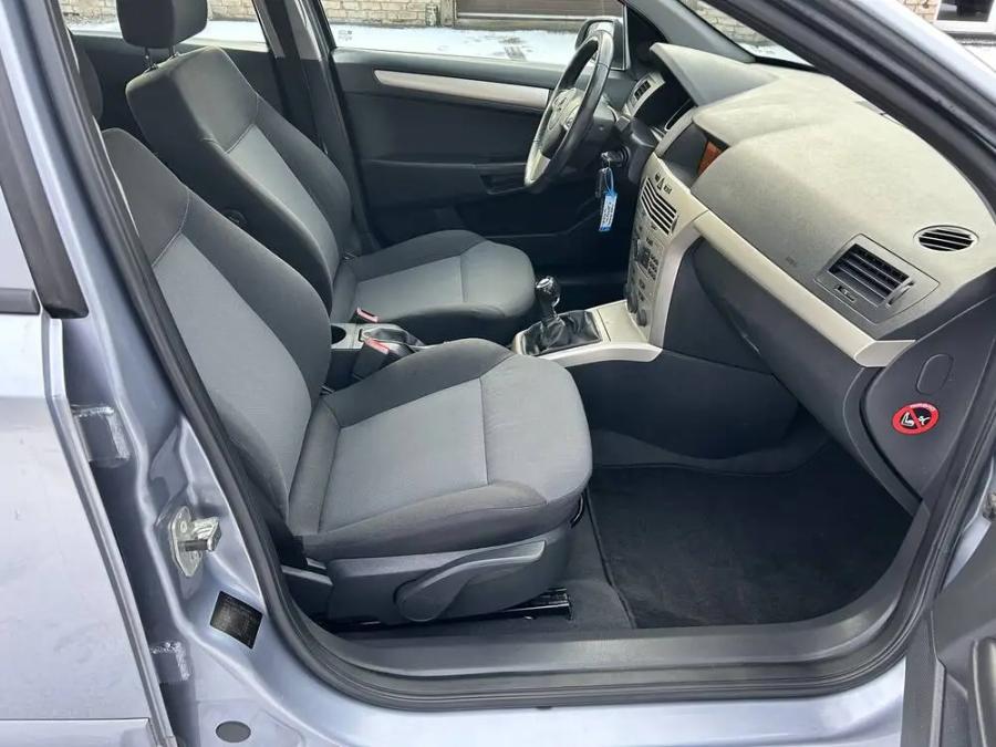 Pelēks Opel Astra 2008 Limbaži, ar dzinēja tilpumu 1.90 L un nobraukumu 254 tūkst. km par 3150 €, foto 11 vietnē AUTOMOTO.COM.LV