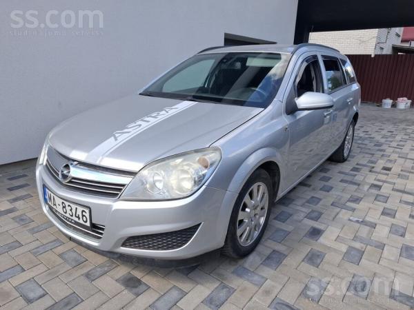 Grey Opel Astra 2008 in Jelgava, with an engine capacity of 1.70 L and mileage of 261 thousand km for 750 €, photo 1 on AUTOMOTO.COM.LV