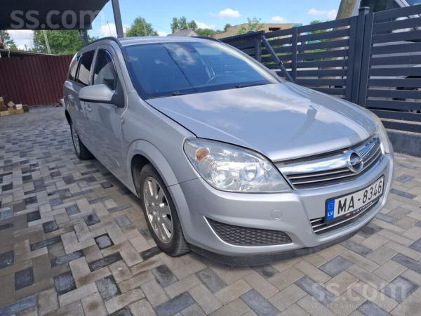 Grey Opel Astra 2008 in Jelgava, with an engine capacity of 1.70 L and mileage of 261 thousand km for 750 €, photo 2 on AUTOMOTO.COM.LV
