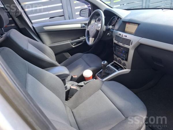 Grey Opel Astra 2008 in Jelgava, with an engine capacity of 1.70 L and mileage of 261 thousand km for 750 €, photo 7 on AUTOMOTO.COM.LV