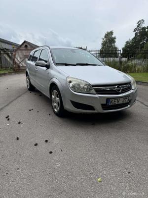 Grey Opel Astra 2008 in Kazlu Ruda, with an engine capacity of 1.70 L and mileage of 316 thousand km for 1150 €, photo  on AUTOMOTO.COM.LV
